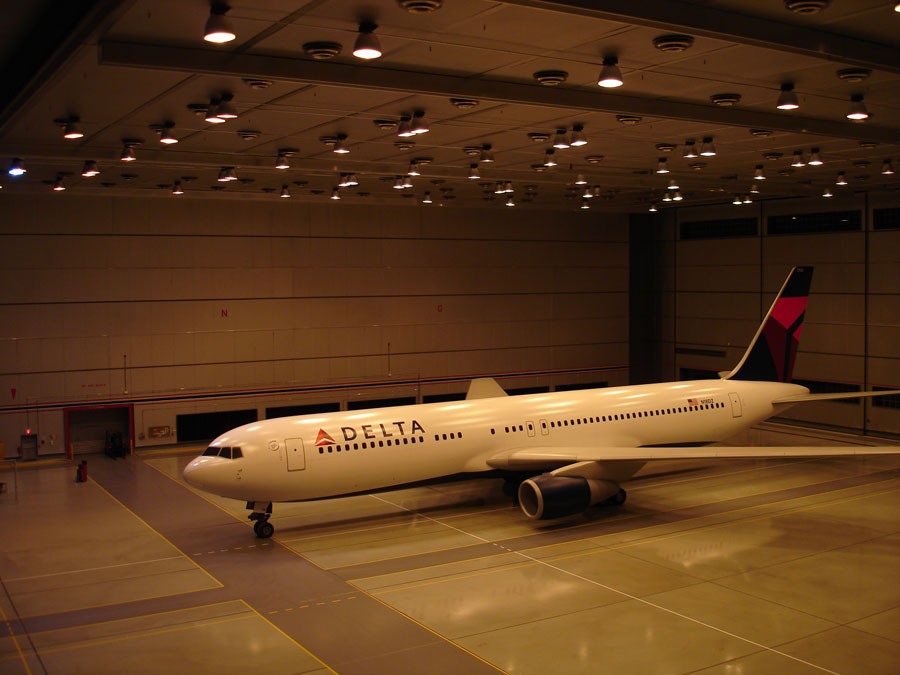 Delta Miniature Hangar