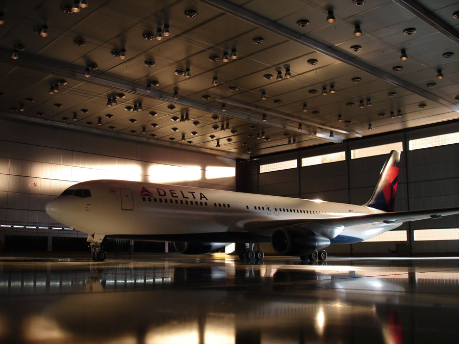 Delta Miniature Hangar